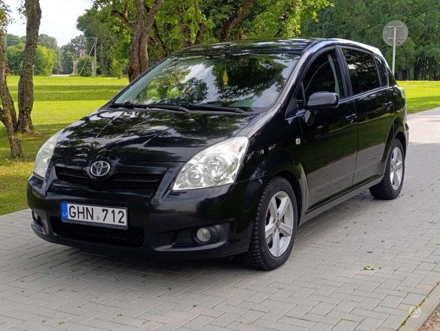 Melns Toyota Corolla Verso 2007 Kėdainiai, ar dzinēja tilpumu 2.23 L un nobraukumu 403 tūkst. km par 2399 €, foto 1 vietnē AUTOMOTO.COM.LV