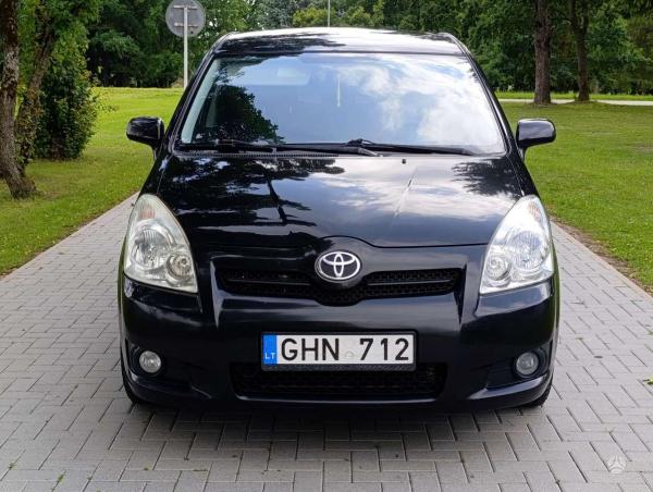 Black Toyota Corolla Verso 2007 in Kedainiai, with an engine capacity of 2.23 L and mileage of 403 thousand km for 2399 €, photo 3 on AUTOMOTO.COM.LV