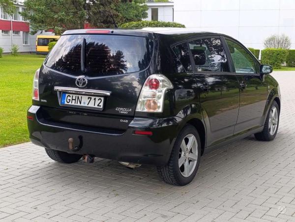 Black Toyota Corolla Verso 2007 in Kedainiai, with an engine capacity of 2.23 L and mileage of 403 thousand km for 2399 €, photo 6 on AUTOMOTO.COM.LV