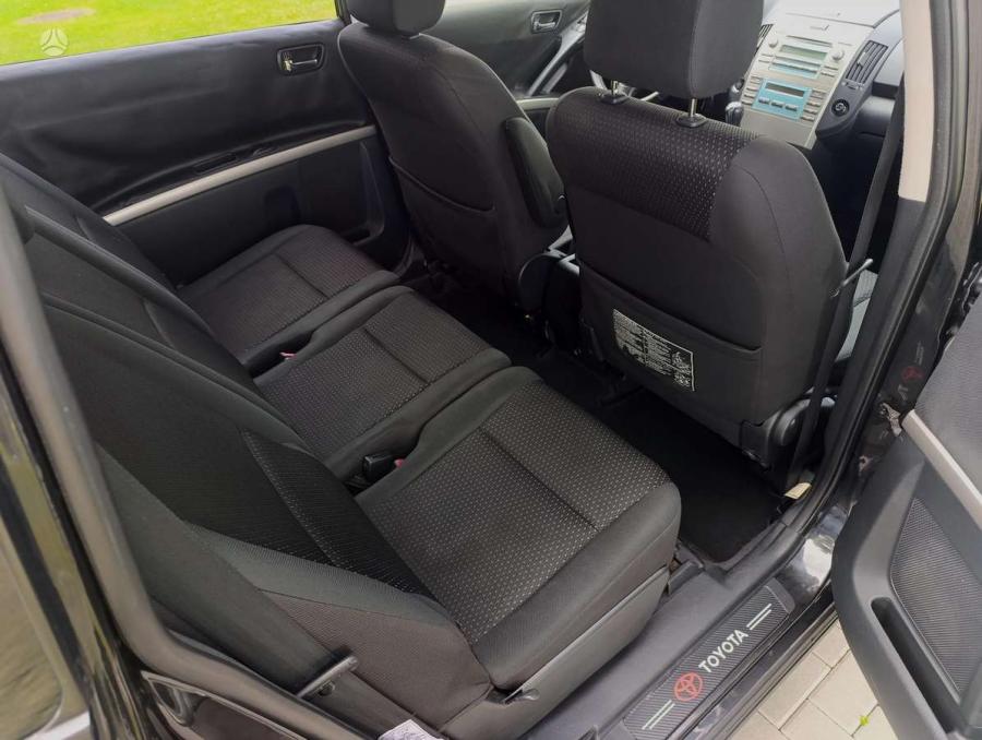 Melns Toyota Corolla Verso 2007 Kėdainiai, ar dzinēja tilpumu 2.23 L un nobraukumu 403 tūkst. km par 2399 €, foto 13 vietnē AUTOMOTO.COM.LV