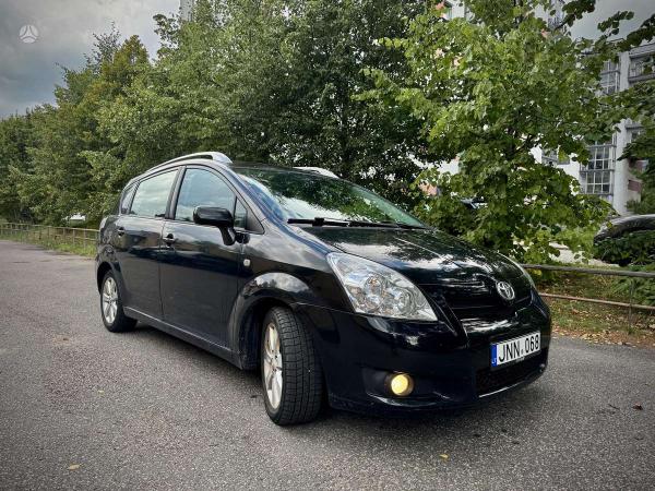 Toyota Corolla Verso 2007 Viļņa vietnē Melns Toyota Corolla Verso 2007 Viļņa, ar dzinēja tilpumu 2.23 L un nobraukumu 418 tūkst. km par 1680 €, foto 1 vietnē AUTOMOTO.COM.LV