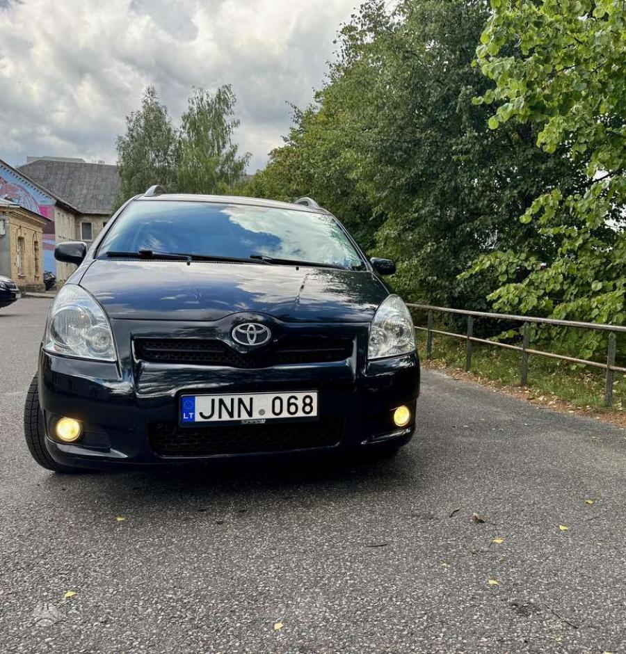 Melns Toyota Corolla Verso 2007 Viļņa, ar dzinēja tilpumu 2.23 L un nobraukumu 418 tūkst. km par 1680 €, foto 4 vietnē AUTOMOTO.COM.LV
