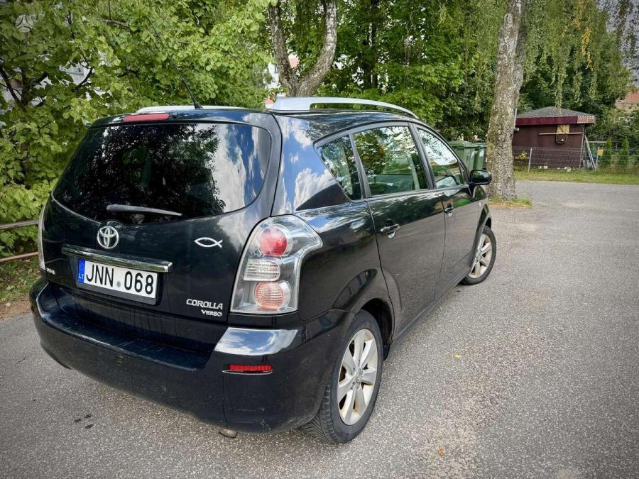 Melns Toyota Corolla Verso 2007 Viļņa, ar dzinēja tilpumu 2.23 L un nobraukumu 418 tūkst. km par 1680 €, foto 7 vietnē AUTOMOTO.COM.LV