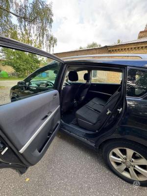 Melns Toyota Corolla Verso 2007 Viļņa, ar dzinēja tilpumu 2.23 L un nobraukumu 418 tūkst. km par 1680 €, foto 9 vietnē AUTOMOTO.COM.LV