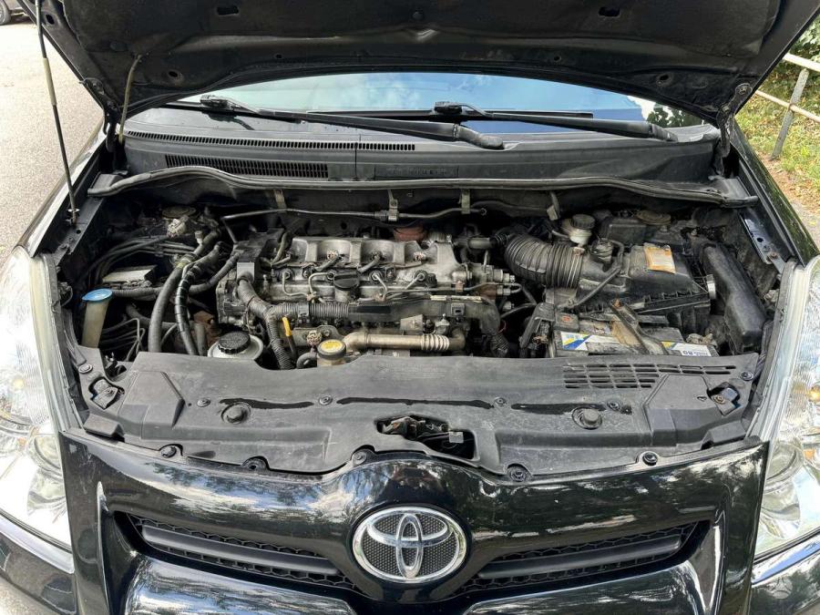 Melns Toyota Corolla Verso 2007 Viļņa, ar dzinēja tilpumu 2.23 L un nobraukumu 418 tūkst. km par 1680 €, foto 14 vietnē AUTOMOTO.COM.LV