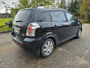 Black Toyota Corolla Verso 2007 in Daugavpils, with an engine capacity of 1.80 L and mileage of 228 thousand km for 3550 €, photo 4 on AUTOMOTO.COM.LV