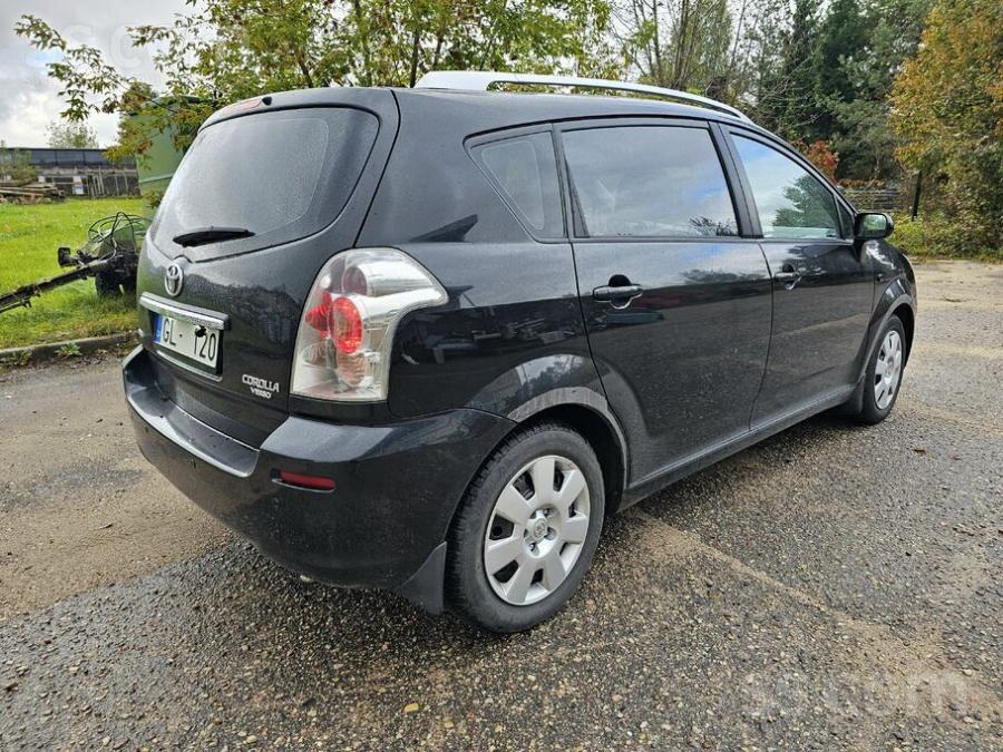 Black Toyota Corolla Verso 2007 in Daugavpils, with an engine capacity of 1.80 L and mileage of 228 thousand km for 3550 €, photo 4 on AUTOMOTO.COM.LV