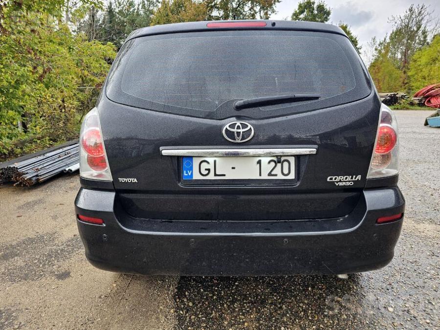 Black Toyota Corolla Verso 2007 in Daugavpils, with an engine capacity of 1.80 L and mileage of 228 thousand km for 3550 €, photo 5 on AUTOMOTO.COM.LV
