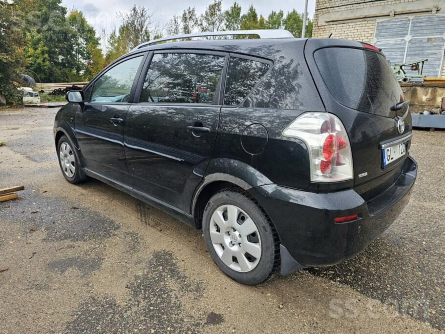 Black Toyota Corolla Verso 2007 in Daugavpils, with an engine capacity of 1.80 L and mileage of 228 thousand km for 3550 €, photo 6 on AUTOMOTO.COM.LV