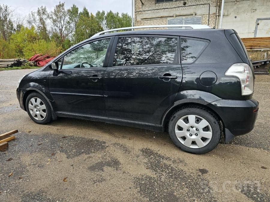 Black Toyota Corolla Verso 2007 in Daugavpils, with an engine capacity of 1.80 L and mileage of 228 thousand km for 3550 €, photo 7 on AUTOMOTO.COM.LV