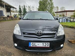 Black Toyota Corolla Verso 2007 in Daugavpils, with an engine capacity of 1.80 L and mileage of 228 thousand km for 3550 €, photo 9 on AUTOMOTO.COM.LV