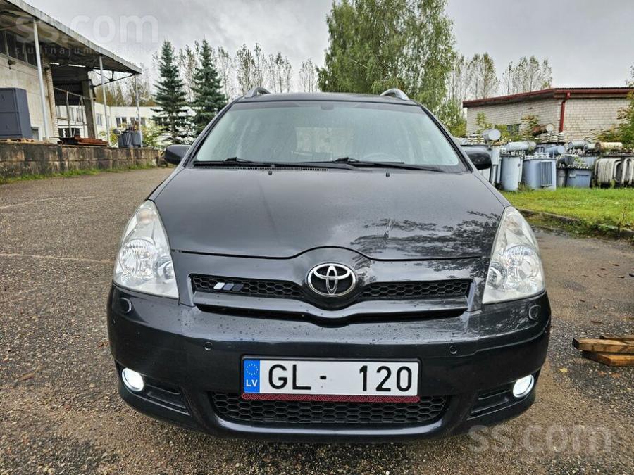 Black Toyota Corolla Verso 2007 in Daugavpils, with an engine capacity of 1.80 L and mileage of 228 thousand km for 3550 €, photo 9 on AUTOMOTO.COM.LV