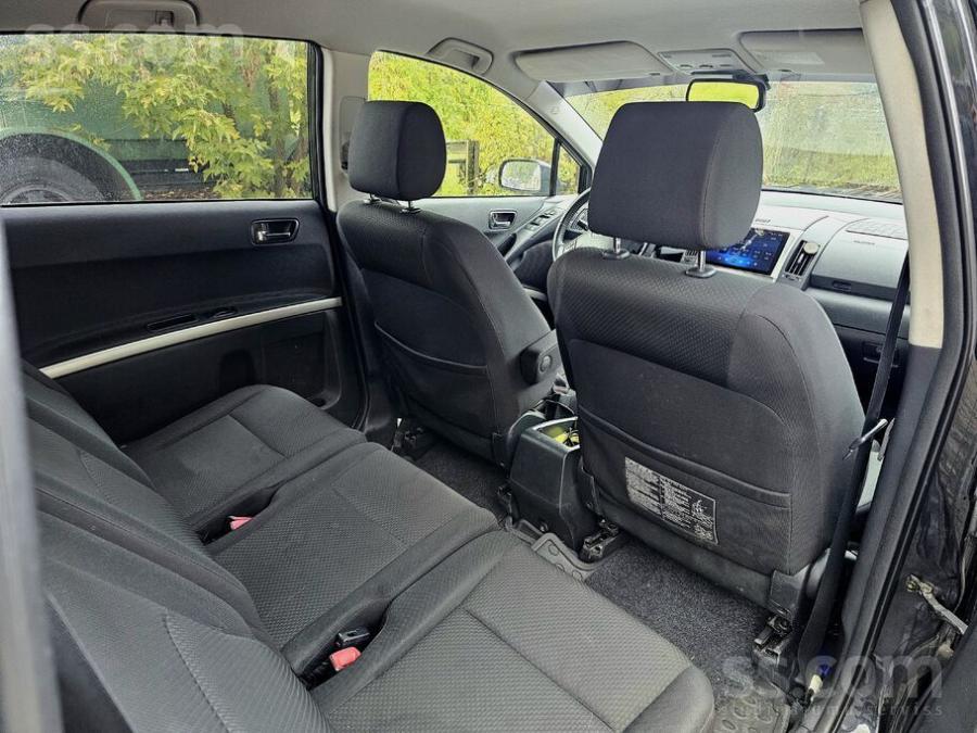 Black Toyota Corolla Verso 2007 in Daugavpils, with an engine capacity of 1.80 L and mileage of 228 thousand km for 3550 €, photo 13 on AUTOMOTO.COM.LV