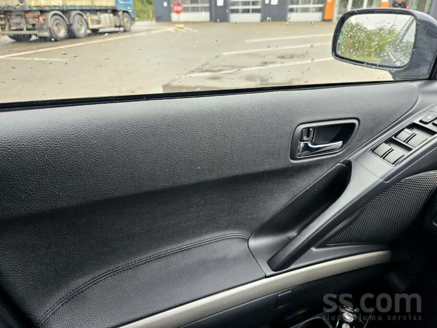 Black Toyota Corolla Verso 2007 in Daugavpils, with an engine capacity of 1.80 L and mileage of 228 thousand km for 3550 €, photo 15 on AUTOMOTO.COM.LV