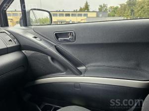 Black Toyota Corolla Verso 2007 in Daugavpils, with an engine capacity of 1.80 L and mileage of 228 thousand km for 3550 €, photo 16 on AUTOMOTO.COM.LV