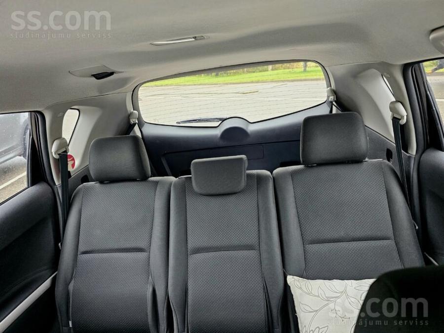 Black Toyota Corolla Verso 2007 in Daugavpils, with an engine capacity of 1.80 L and mileage of 228 thousand km for 3550 €, photo 17 on AUTOMOTO.COM.LV