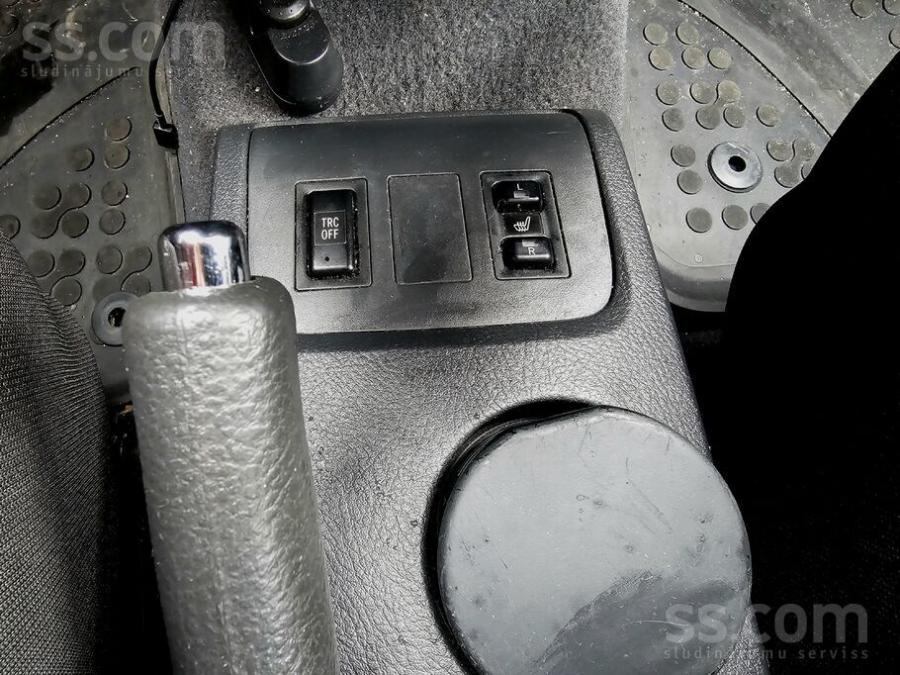 Black Toyota Corolla Verso 2007 in Daugavpils, with an engine capacity of 1.80 L and mileage of 228 thousand km for 3550 €, photo 21 on AUTOMOTO.COM.LV