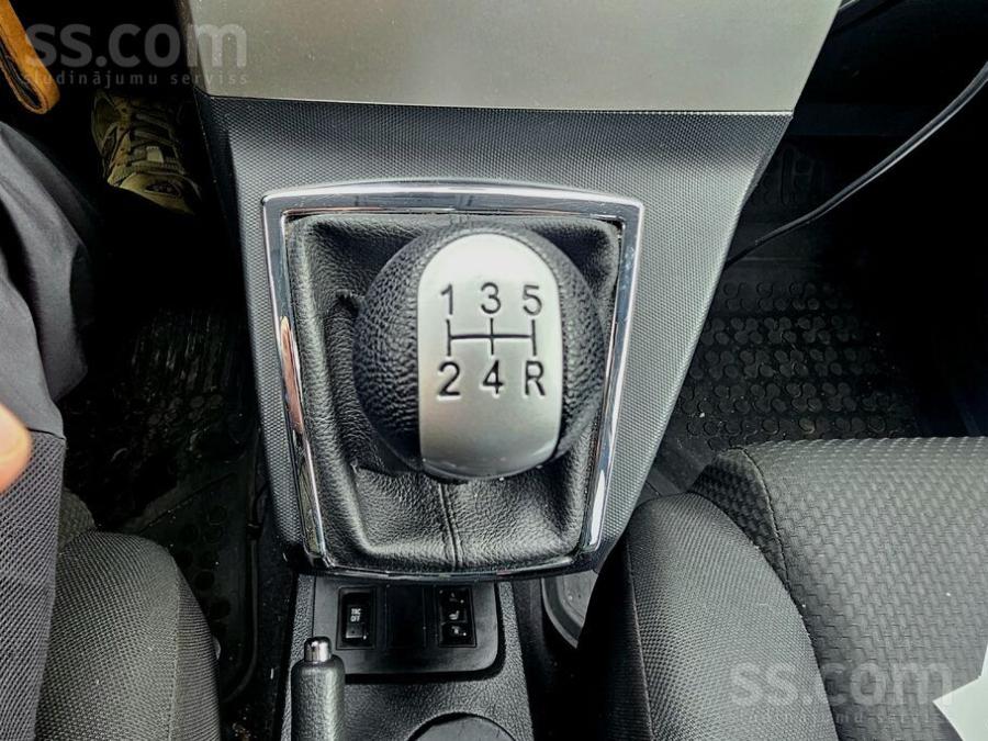 Black Toyota Corolla Verso 2007 in Daugavpils, with an engine capacity of 1.80 L and mileage of 228 thousand km for 3550 €, photo 22 on AUTOMOTO.COM.LV