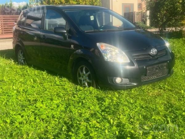 Melns Toyota Corolla Verso 2007 Rīga, ar dzinēja tilpumu 2.20 L un nobraukumu 0 tūkst. km par 1890 €, foto 3 vietnē AUTOMOTO.COM.LV