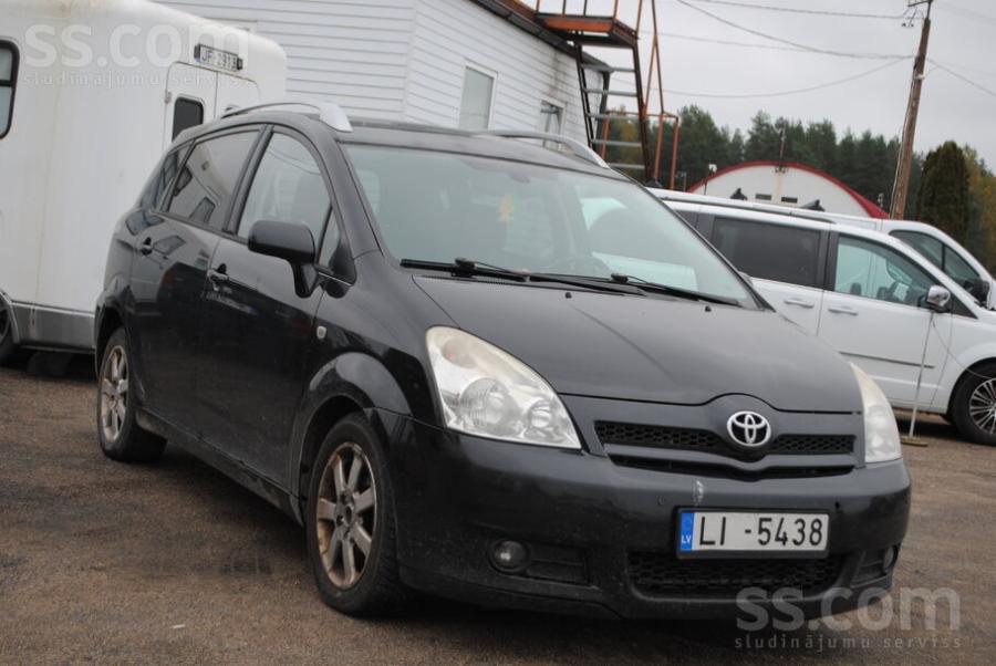 Black Toyota Corolla Verso 2007 in Riga, with an engine capacity of 2.20 L and mileage of 370 thousand km for 590 €, photo 1 on AUTOMOTO.COM.LV