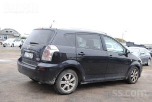 Black Toyota Corolla Verso 2007 in Riga, with an engine capacity of 2.20 L and mileage of 370 thousand km for 590 €, photo 3 on AUTOMOTO.COM.LV