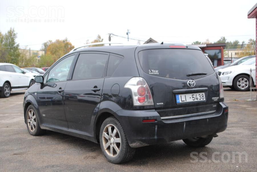 Black Toyota Corolla Verso 2007 in Riga, with an engine capacity of 2.20 L and mileage of 370 thousand km for 590 €, photo 4 on AUTOMOTO.COM.LV