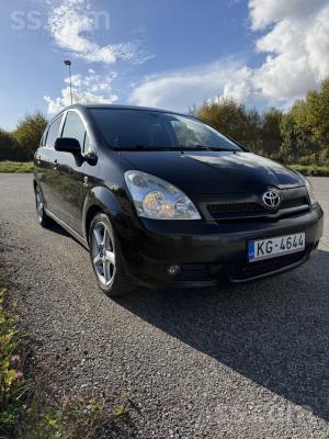 Black Toyota Corolla Verso 2007 in Valka, with an engine capacity of 2.20 L and mileage of 430 thousand km for 2100 €, photo  on AUTOMOTO.COM.LV