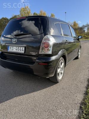 Black Toyota Corolla Verso 2007 in Valka, with an engine capacity of 2.20 L and mileage of 430 thousand km for 2100 €, photo 4 on AUTOMOTO.COM.LV