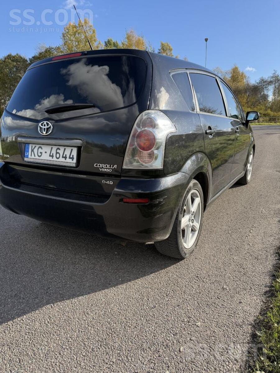 Black Toyota Corolla Verso 2007 in Valka, with an engine capacity of 2.20 L and mileage of 430 thousand km for 2100 €, photo 4 on AUTOMOTO.COM.LV