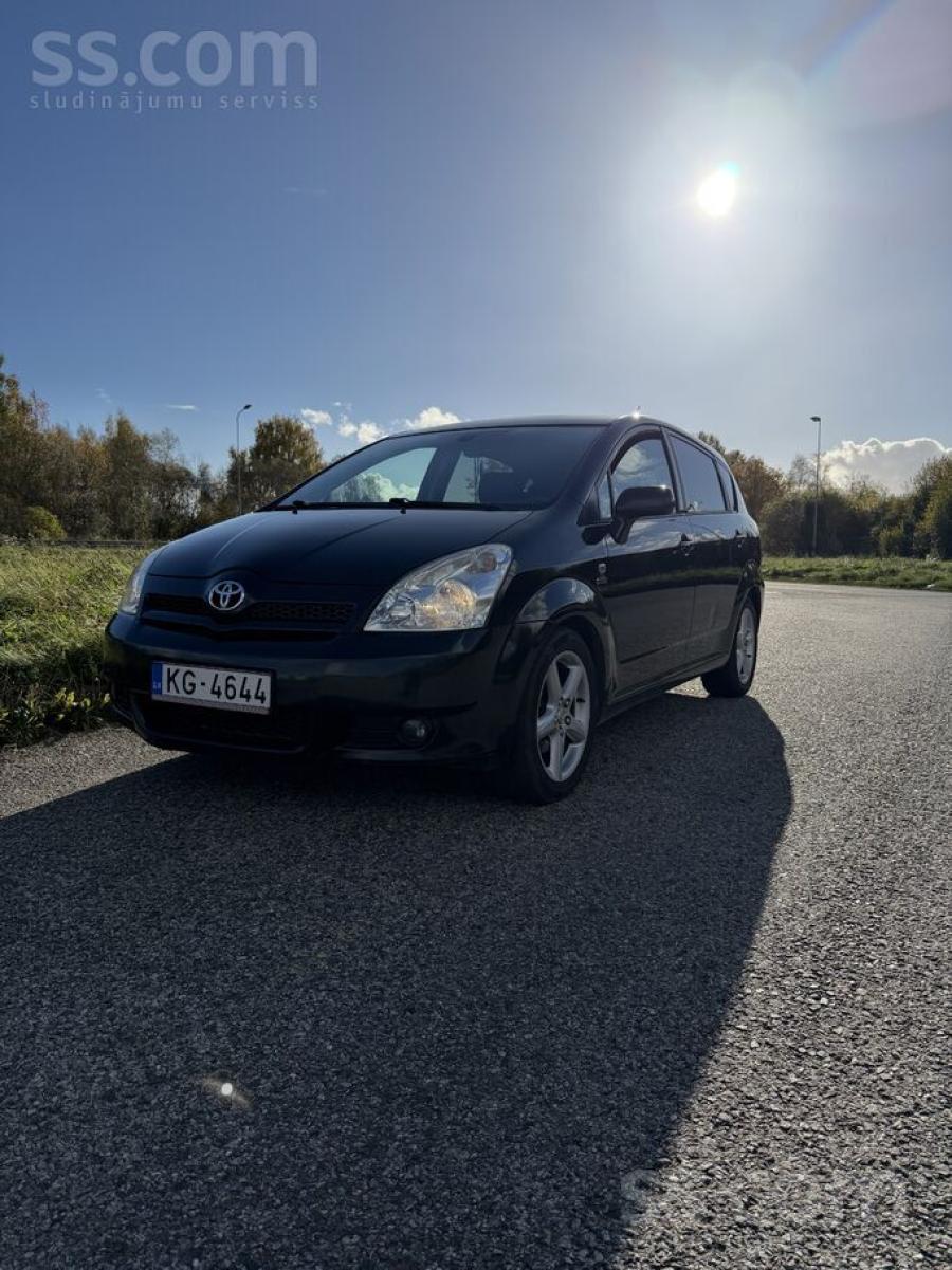 Melns Toyota Corolla Verso 2007 Valka, ar dzinēja tilpumu 2.20 L un nobraukumu 430 tūkst. km par 2100 €, foto 3 vietnē AUTOMOTO.COM.LV