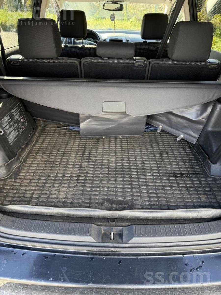Melns Toyota Corolla Verso 2007 Valka, ar dzinēja tilpumu 2.20 L un nobraukumu 430 tūkst. km par 2100 €, foto 9 vietnē AUTOMOTO.COM.LV