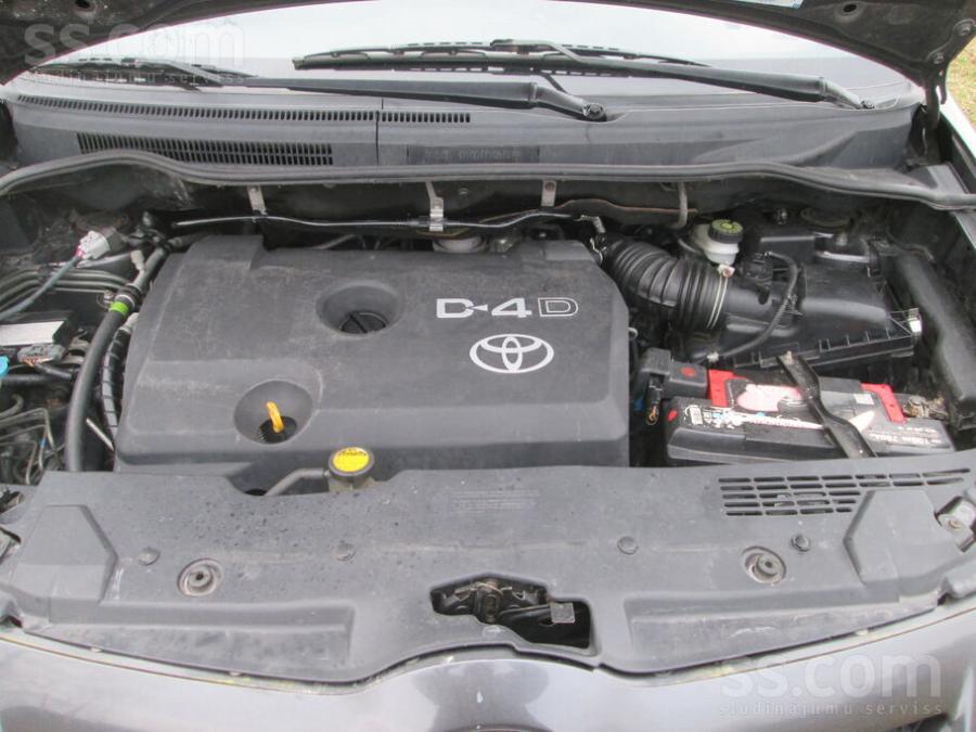 Black Toyota Corolla Verso 2008 in Riga, with an engine capacity of 2.20 L and mileage of 274 thousand km for 2450 €, photo 12 on AUTOMOTO.COM.LV