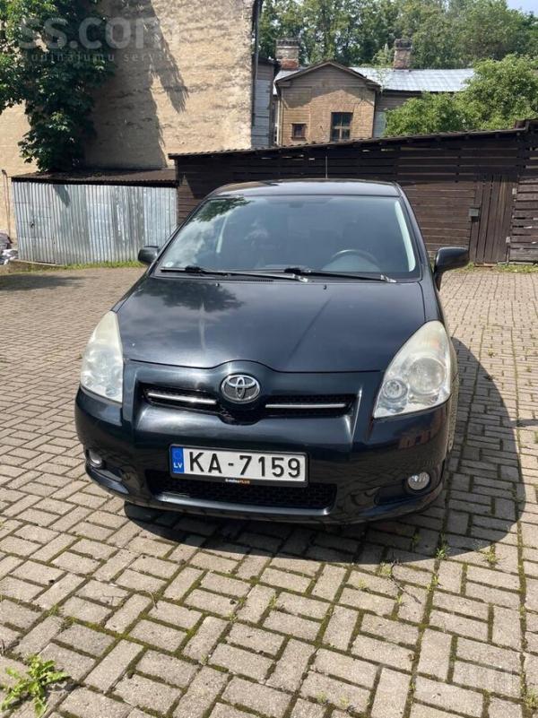 Black Toyota Corolla Verso 2008 in Riga, with an engine capacity of 2.00 L and mileage of 31 thousand km for 3160 €, photo 3 on AUTOMOTO.COM.LV