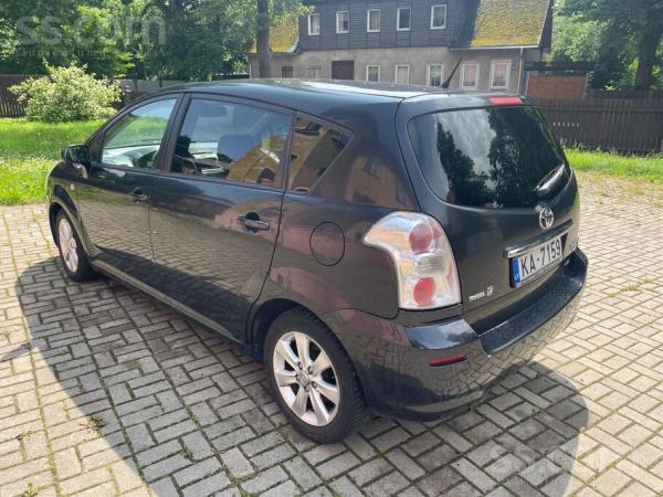 Black Toyota Corolla Verso 2008 in Riga, with an engine capacity of 2.00 L and mileage of 31 thousand km for 3160 €, photo 4 on AUTOMOTO.COM.LV