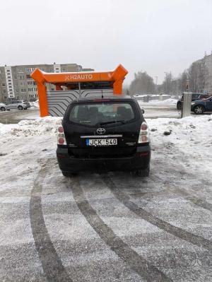 Black Toyota Corolla Verso 2008 in Vilnius, with an engine capacity of 1.80 L and mileage of 339 thousand km for 2499 €, photo 4 on AUTOMOTO.COM.LV