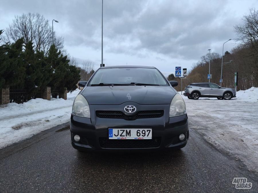 Melns Toyota Corolla Verso 2008 Viļņa, ar dzinēja tilpumu 2.20 L un nobraukumu 199 tūkst. km par 1500 €, foto 2 vietnē AUTOMOTO.COM.LV