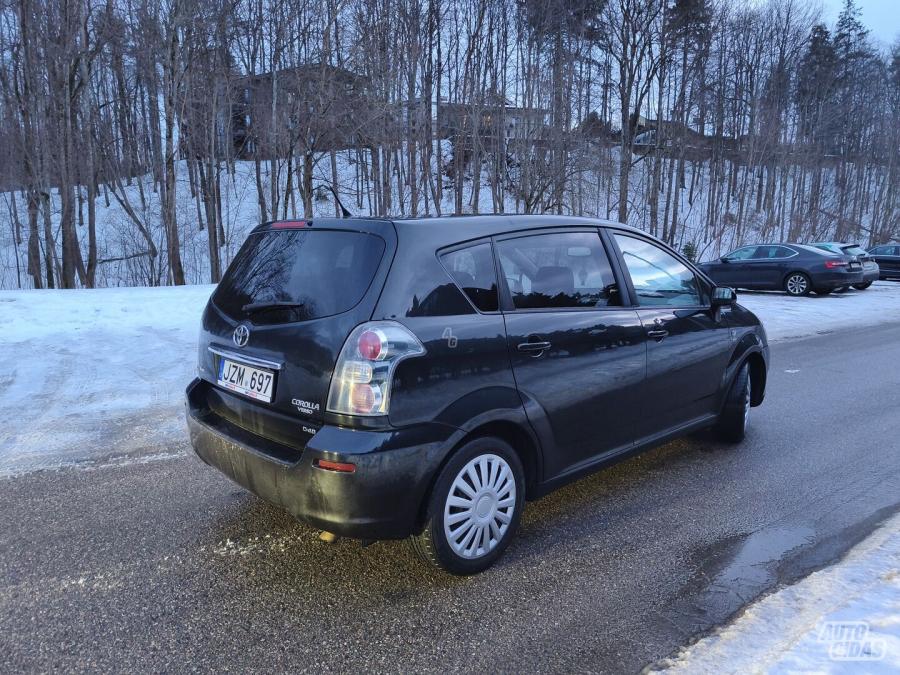 Melns Toyota Corolla Verso 2008 Viļņa, ar dzinēja tilpumu 2.20 L un nobraukumu 199 tūkst. km par 1500 €, foto 5 vietnē AUTOMOTO.COM.LV