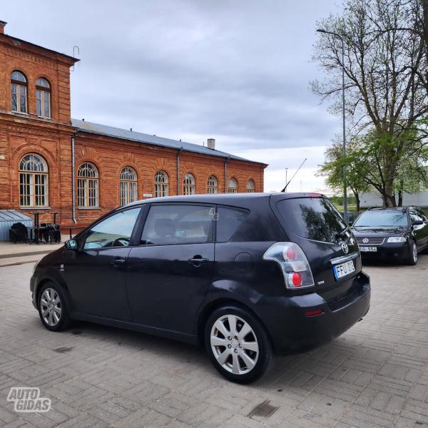 Black Toyota Corolla Verso 2008 in Vilnius, with an engine capacity of 2.20 L and mileage of 245 thousand km for 1750 €, photo 4 on AUTOMOTO.COM.LV