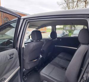 Black Toyota Corolla Verso 2008 in Vilnius, with an engine capacity of 2.20 L and mileage of 245 thousand km for 1750 €, photo 11 on AUTOMOTO.COM.LV