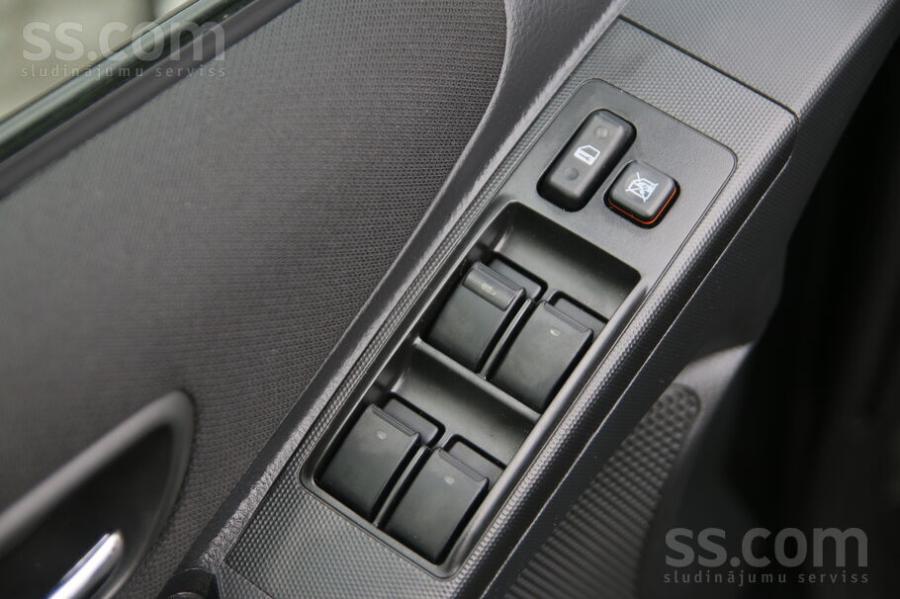 Melns Toyota Corolla Verso 2008 Rīga, ar dzinēja tilpumu 2.20 L un nobraukumu 0 tūkst. km par 2490 €, foto 9 vietnē AUTOMOTO.COM.LV