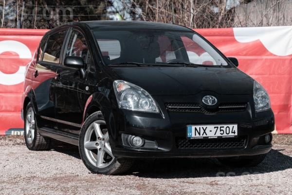 Black Toyota Corolla Verso 2008 in Riga, with an engine capacity of 2.20 L and mileage of 308 thousand km for 990 €, photo 2 on AUTOMOTO.COM.LV