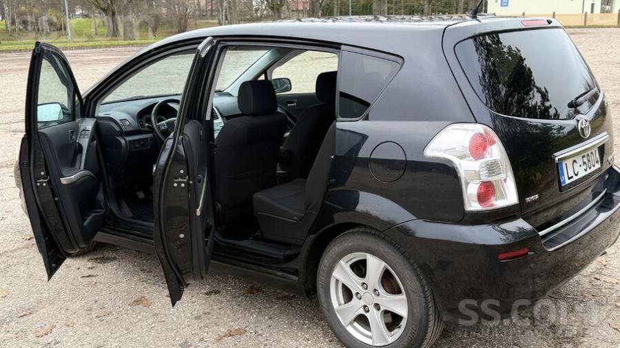 Melns Toyota Corolla Verso 2008 Valmiera, ar dzinēja tilpumu 2.20 L un nobraukumu 262 tūkst. km par 2500 €, foto 8 vietnē AUTOMOTO.COM.LV