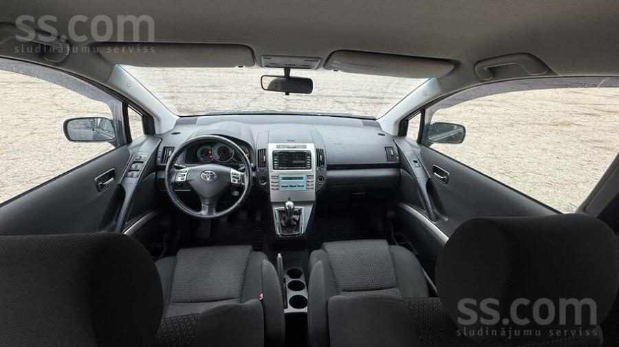 Melns Toyota Corolla Verso 2008 Valmiera, ar dzinēja tilpumu 2.20 L un nobraukumu 262 tūkst. km par 2500 €, foto 10 vietnē AUTOMOTO.COM.LV