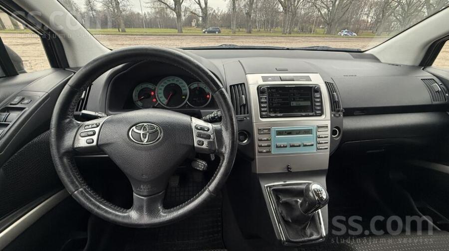 Melns Toyota Corolla Verso 2008 Valmiera, ar dzinēja tilpumu 2.20 L un nobraukumu 262 tūkst. km par 2500 €, foto 12 vietnē AUTOMOTO.COM.LV