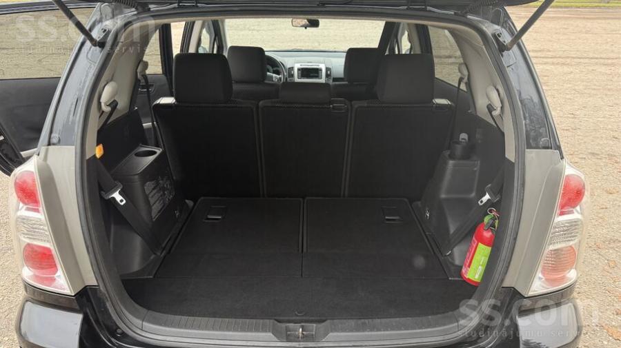 Melns Toyota Corolla Verso 2008 Valmiera, ar dzinēja tilpumu 2.20 L un nobraukumu 262 tūkst. km par 2500 €, foto 16 vietnē AUTOMOTO.COM.LV