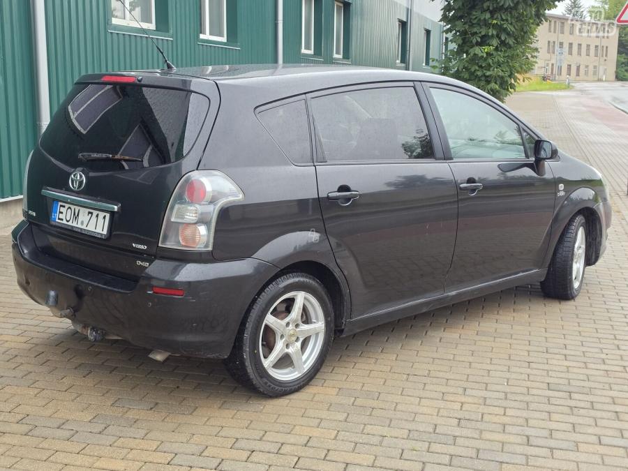 Black Toyota Corolla Verso 2008 in Telschi, with an engine capacity of 2.20 L and mileage of 336 thousand km for 1599 €, photo 5 on AUTOMOTO.COM.LV
