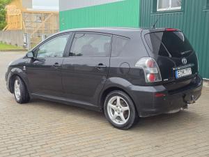 Black Toyota Corolla Verso 2008 in Telschi, with an engine capacity of 2.20 L and mileage of 336 thousand km for 1599 €, photo 6 on AUTOMOTO.COM.LV