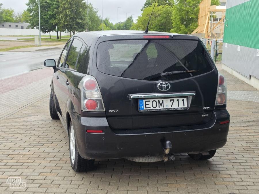 Black Toyota Corolla Verso 2008 in Telschi, with an engine capacity of 2.20 L and mileage of 336 thousand km for 1599 €, photo 7 on AUTOMOTO.COM.LV