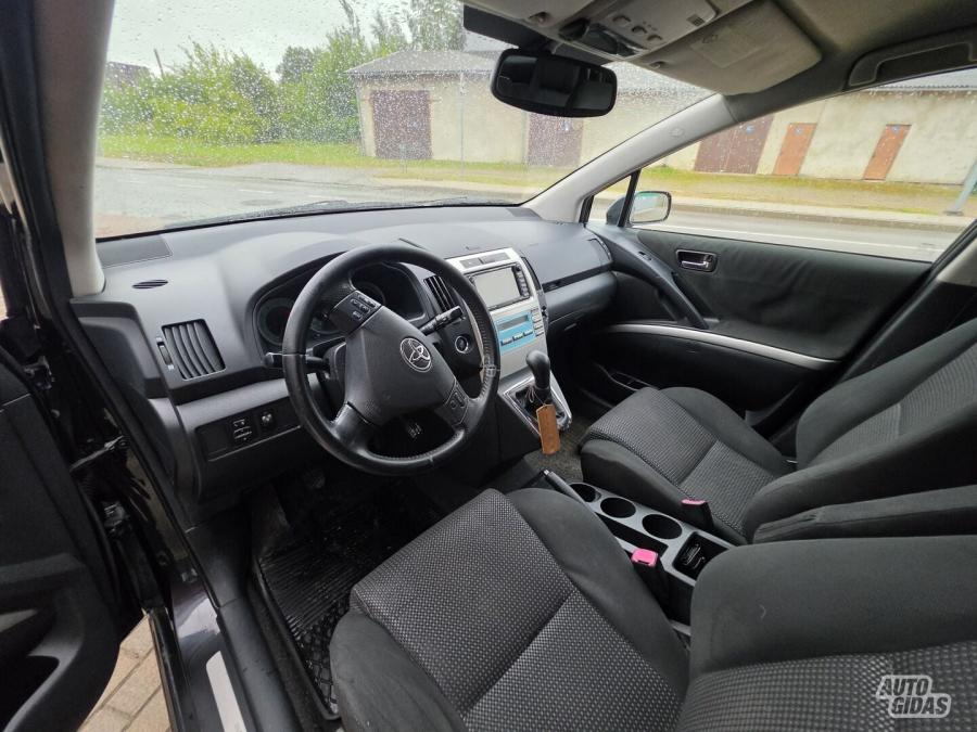 Black Toyota Corolla Verso 2008 in Telschi, with an engine capacity of 2.20 L and mileage of 336 thousand km for 1599 €, photo 10 on AUTOMOTO.COM.LV