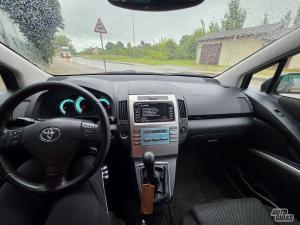 Black Toyota Corolla Verso 2008 in Telschi, with an engine capacity of 2.20 L and mileage of 336 thousand km for 1599 €, photo 12 on AUTOMOTO.COM.LV
